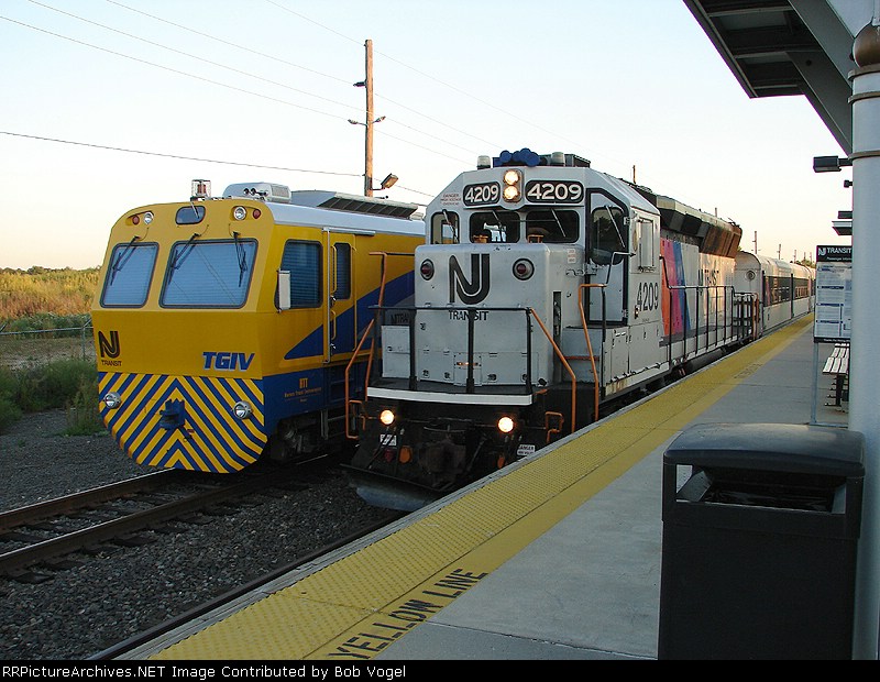 NJT 4209 & TGIV
